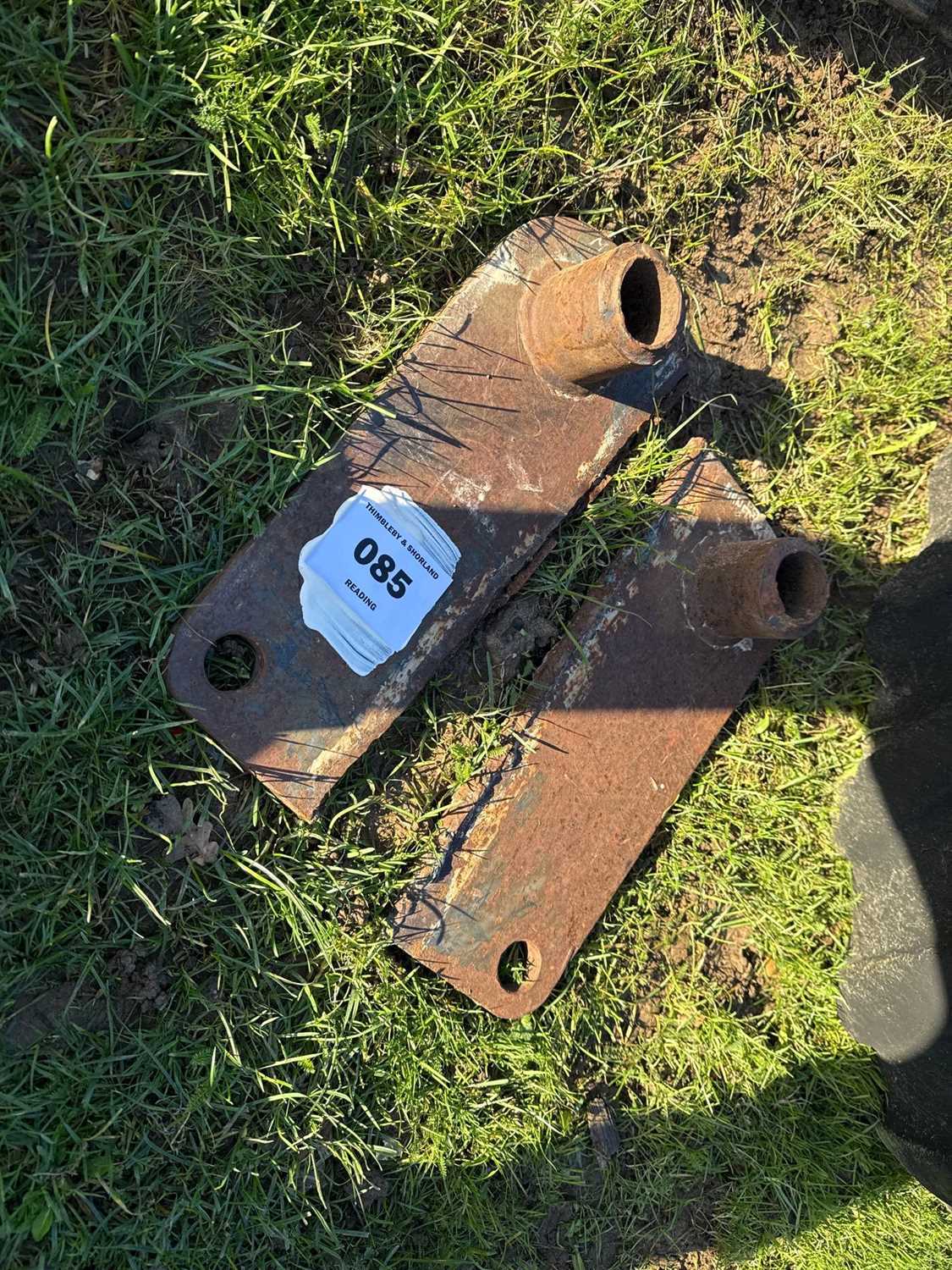 Lot 85 - Pair of Manitou brackets