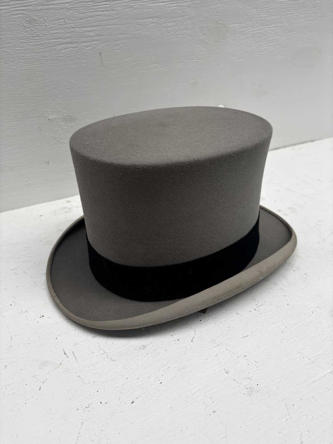 Lot 953 - Grey top hat